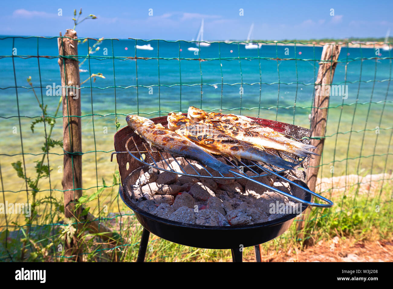 Beach bbq grill hi-res stock photography and images - Alamy
