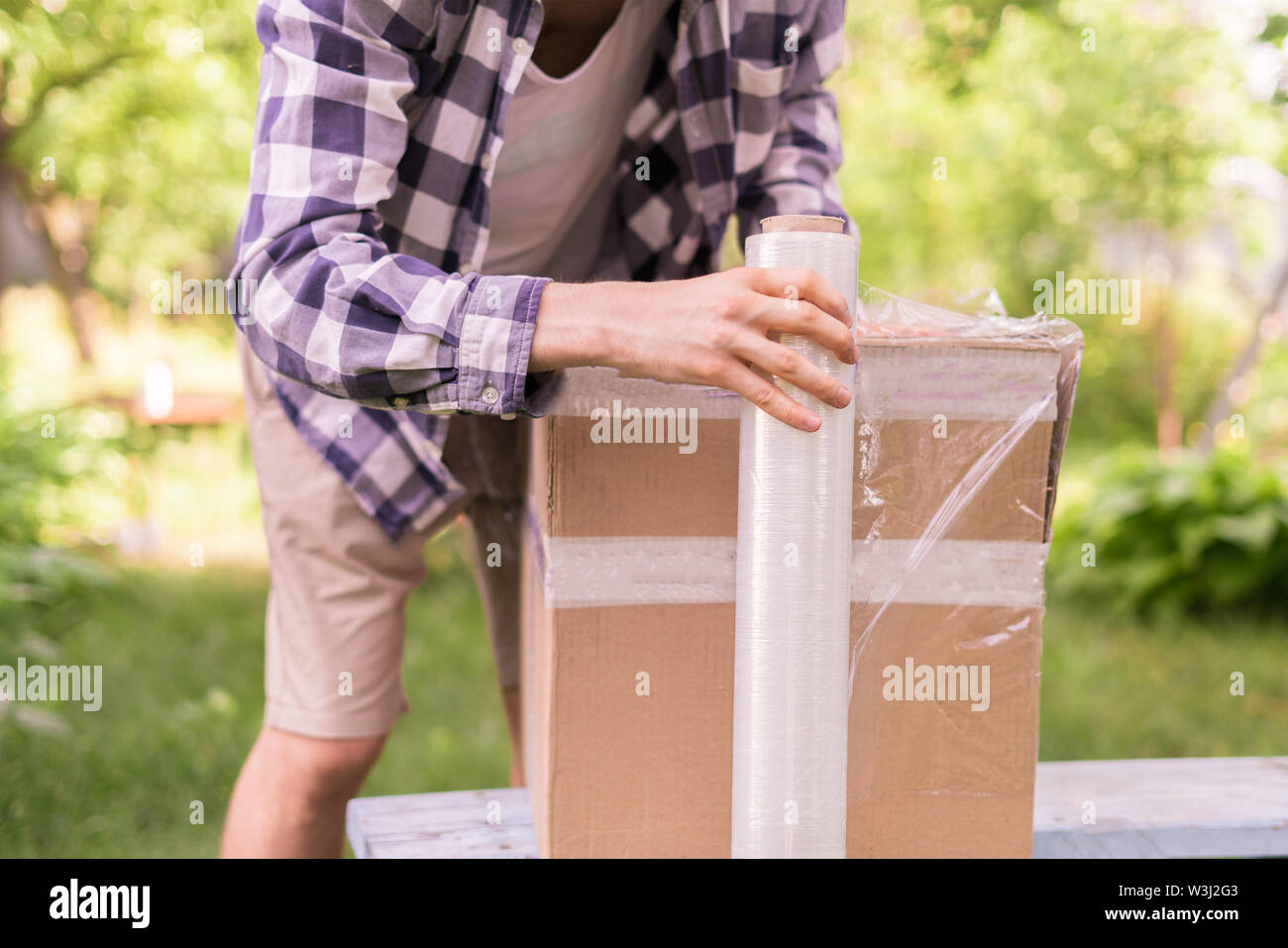 Shrink wrap box hi-res stock photography and images - Alamy