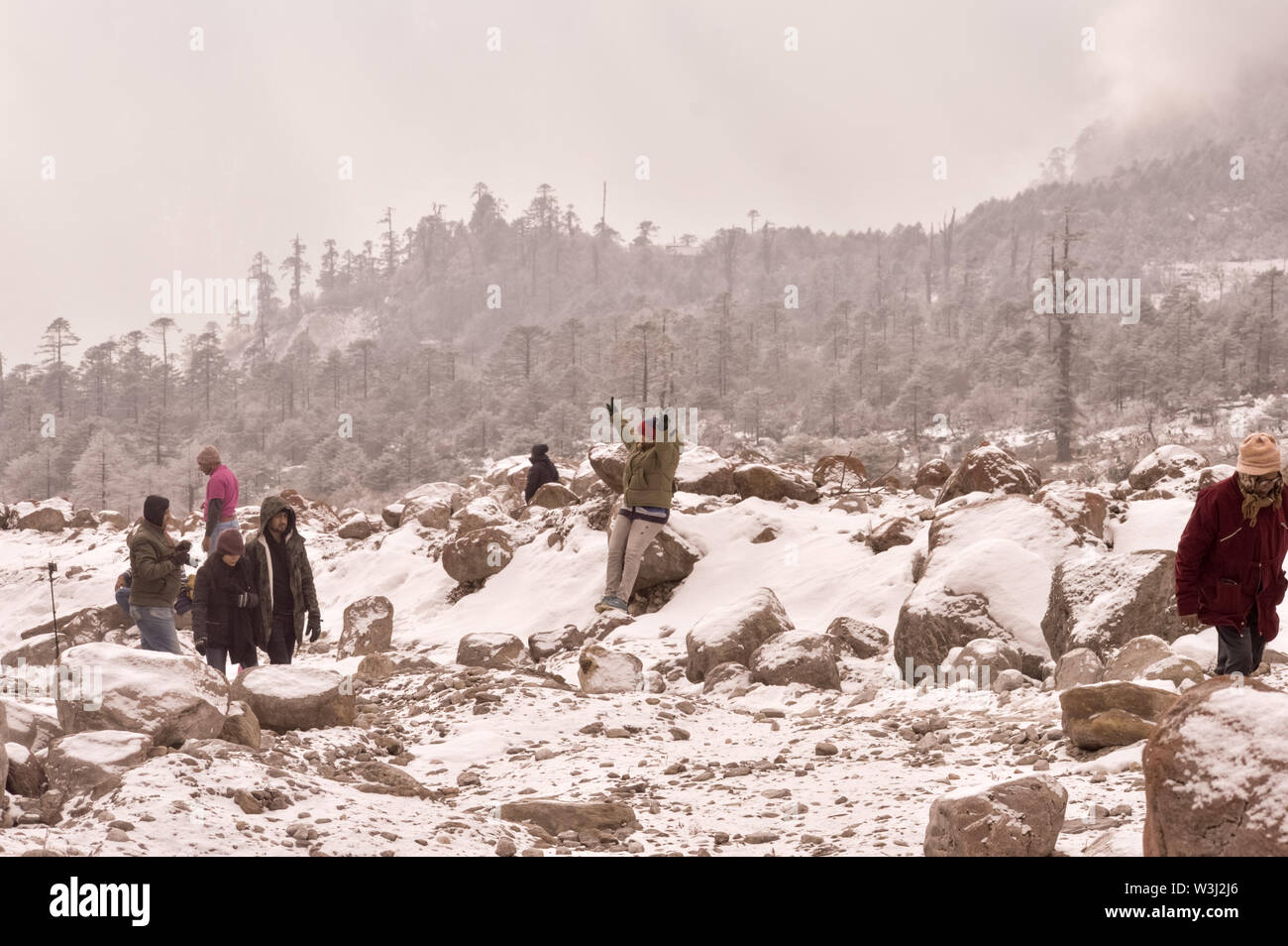 Sikkim Zero Point West Bengal November 2018 - Tourist People head ...