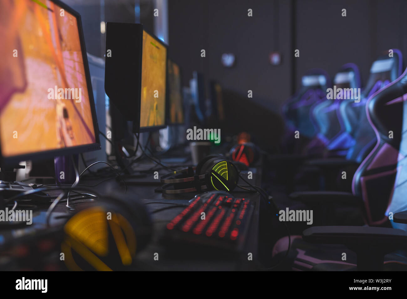 Gaming chairs hi-res stock photography and images - Alamy