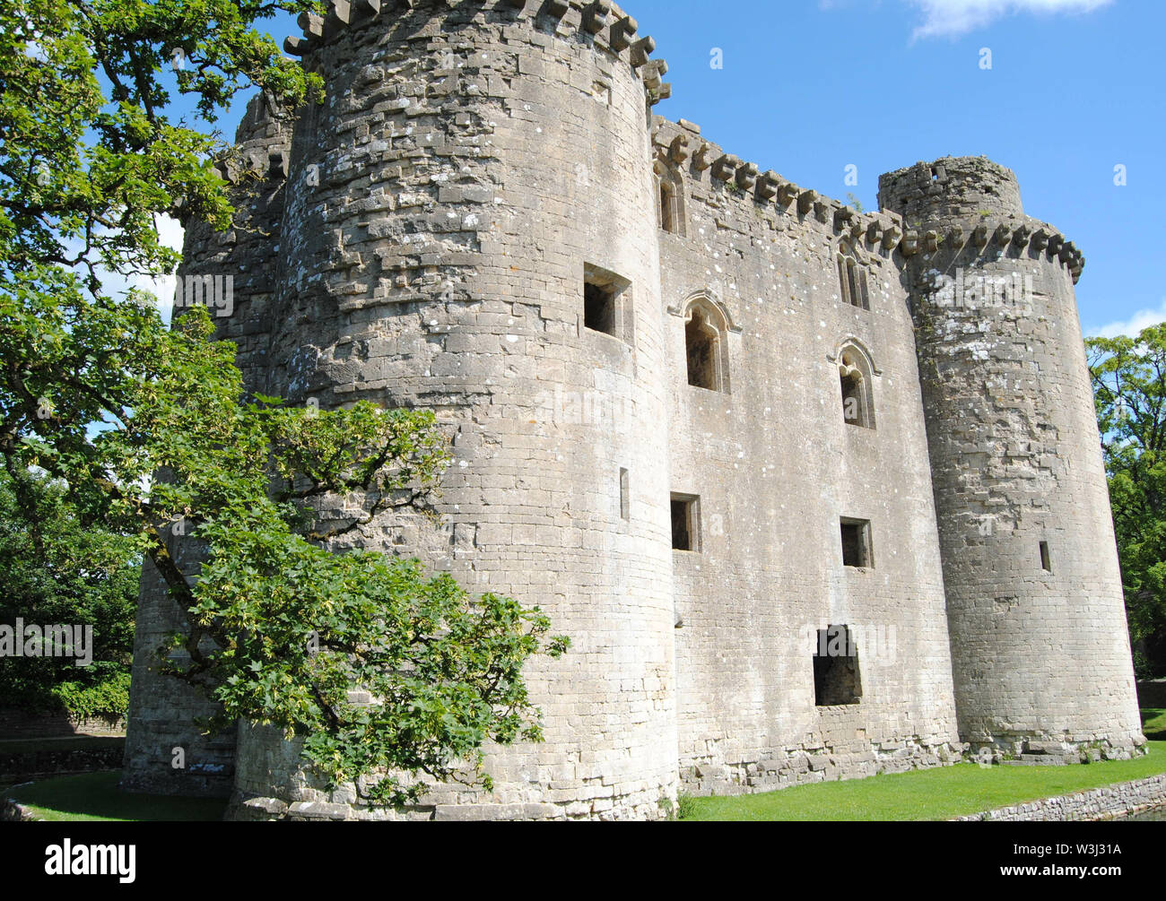 Nunney castle frome moat hi-res stock photography and images - Alamy