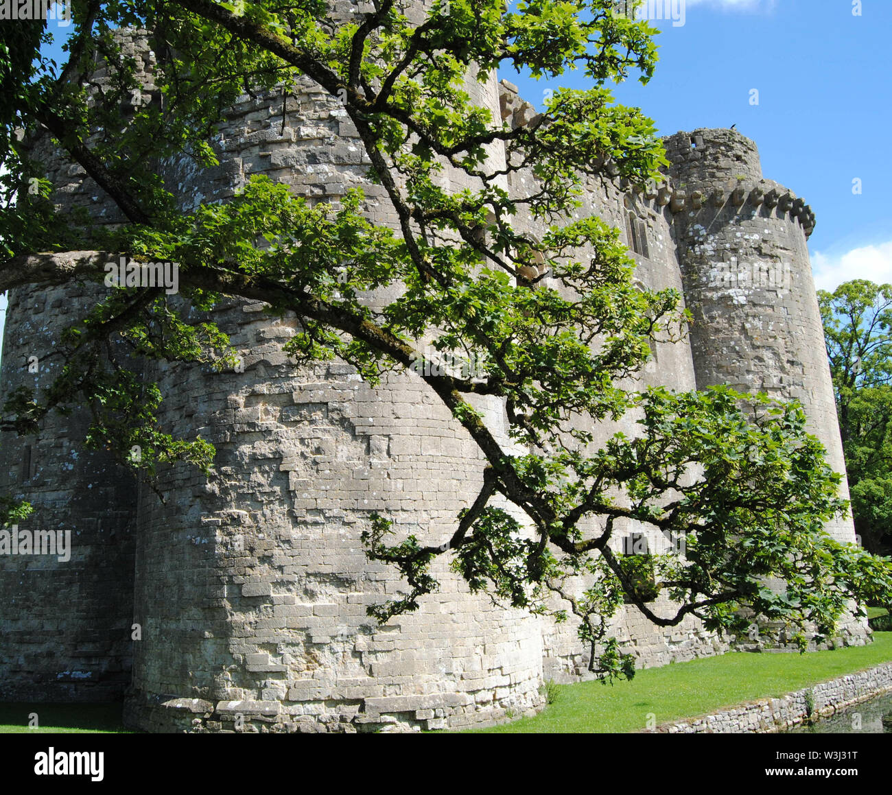 Nunney Castle, Somerset, England. Fourteenth Century fortress in an ...