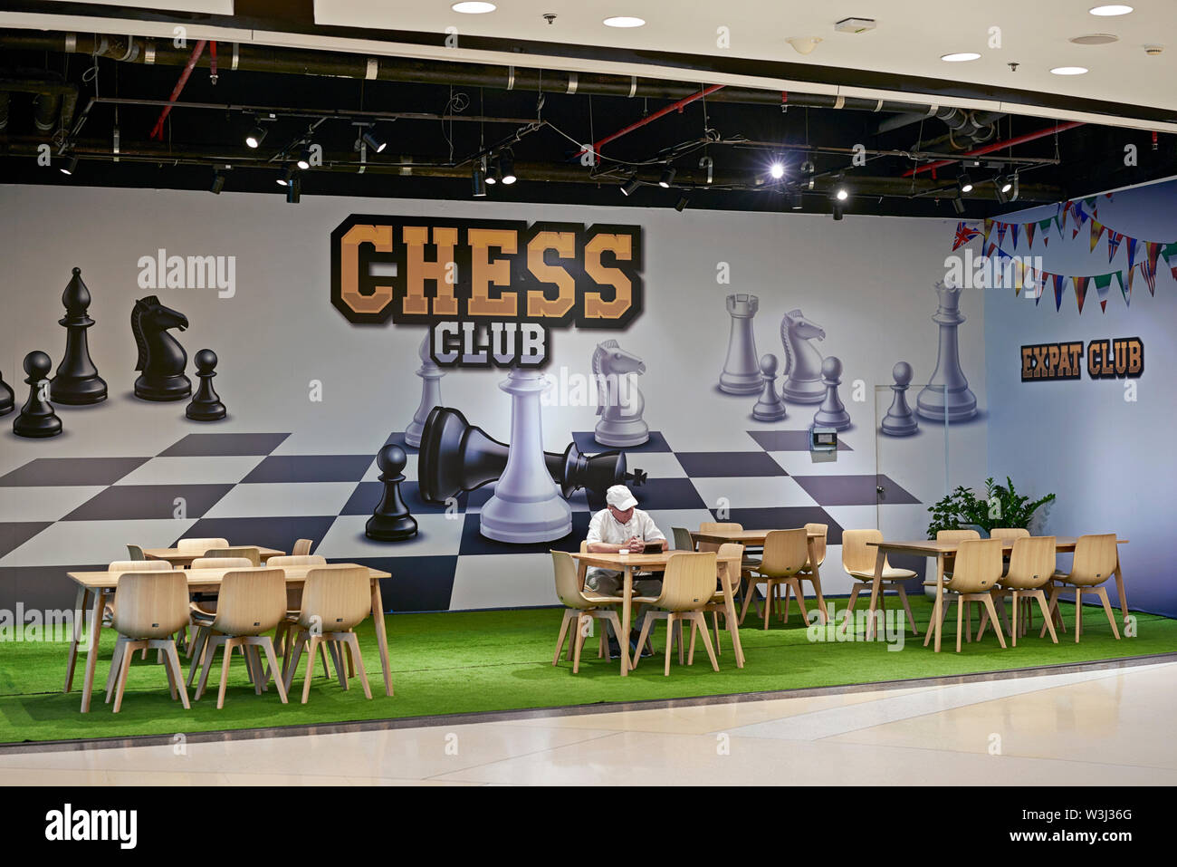 Man chess board hi-res stock photography and images - Alamy