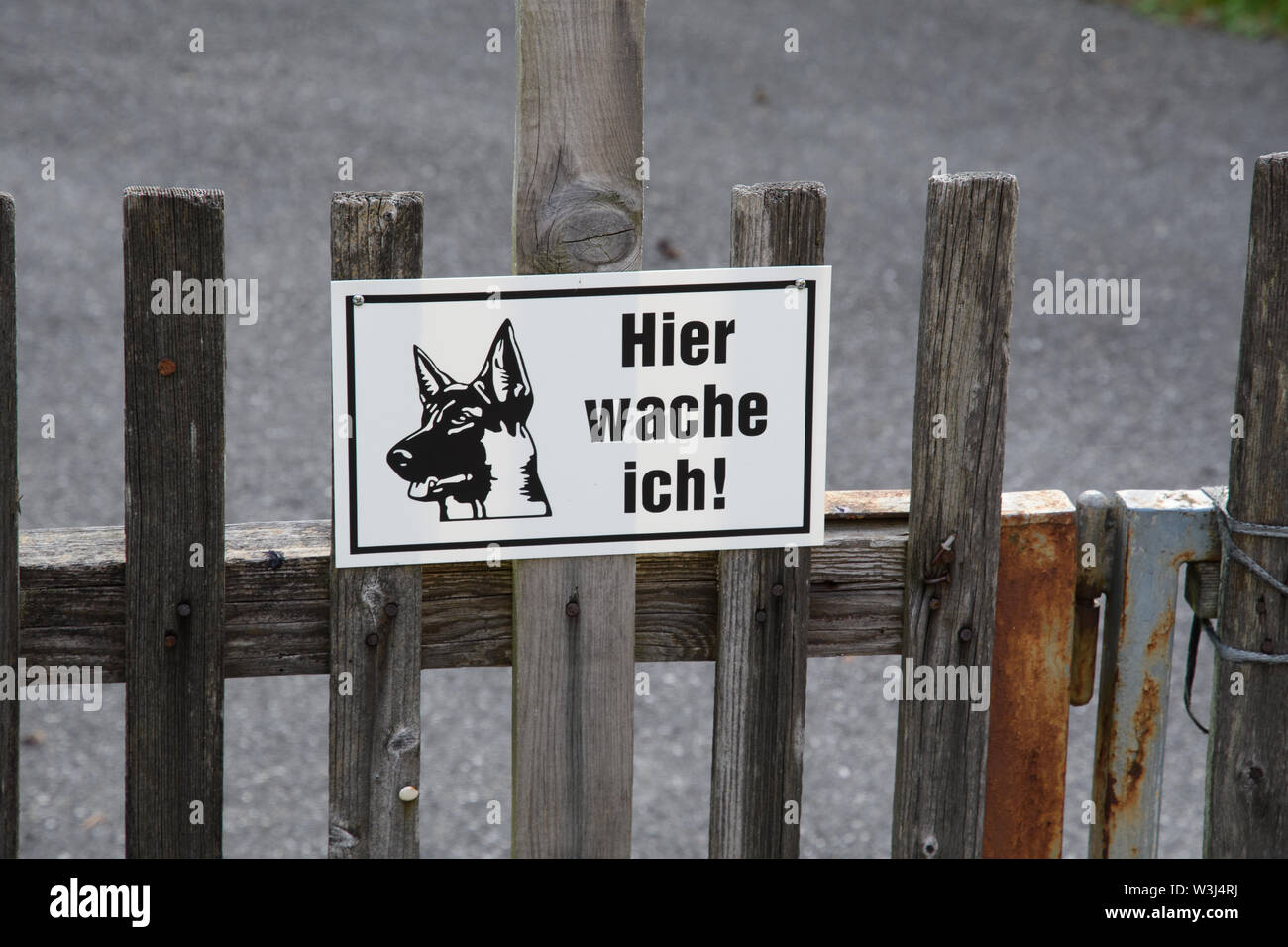 HALLSTATT, AUSTRIA - AUG 2018: A sign on the fence for careless ...