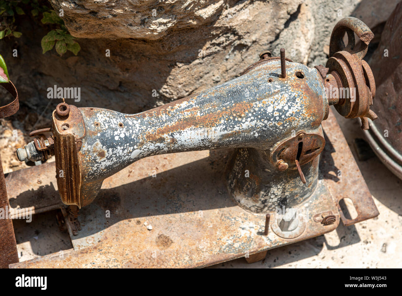 Classic sewing machine hi-res stock photography and images - Alamy