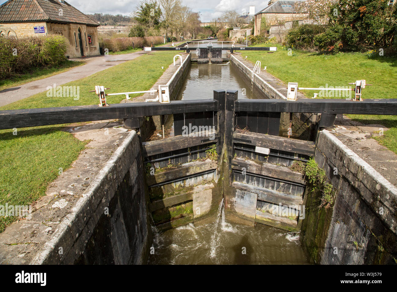 Kennet and avon canal bath locks hi-res stock photography and images ...