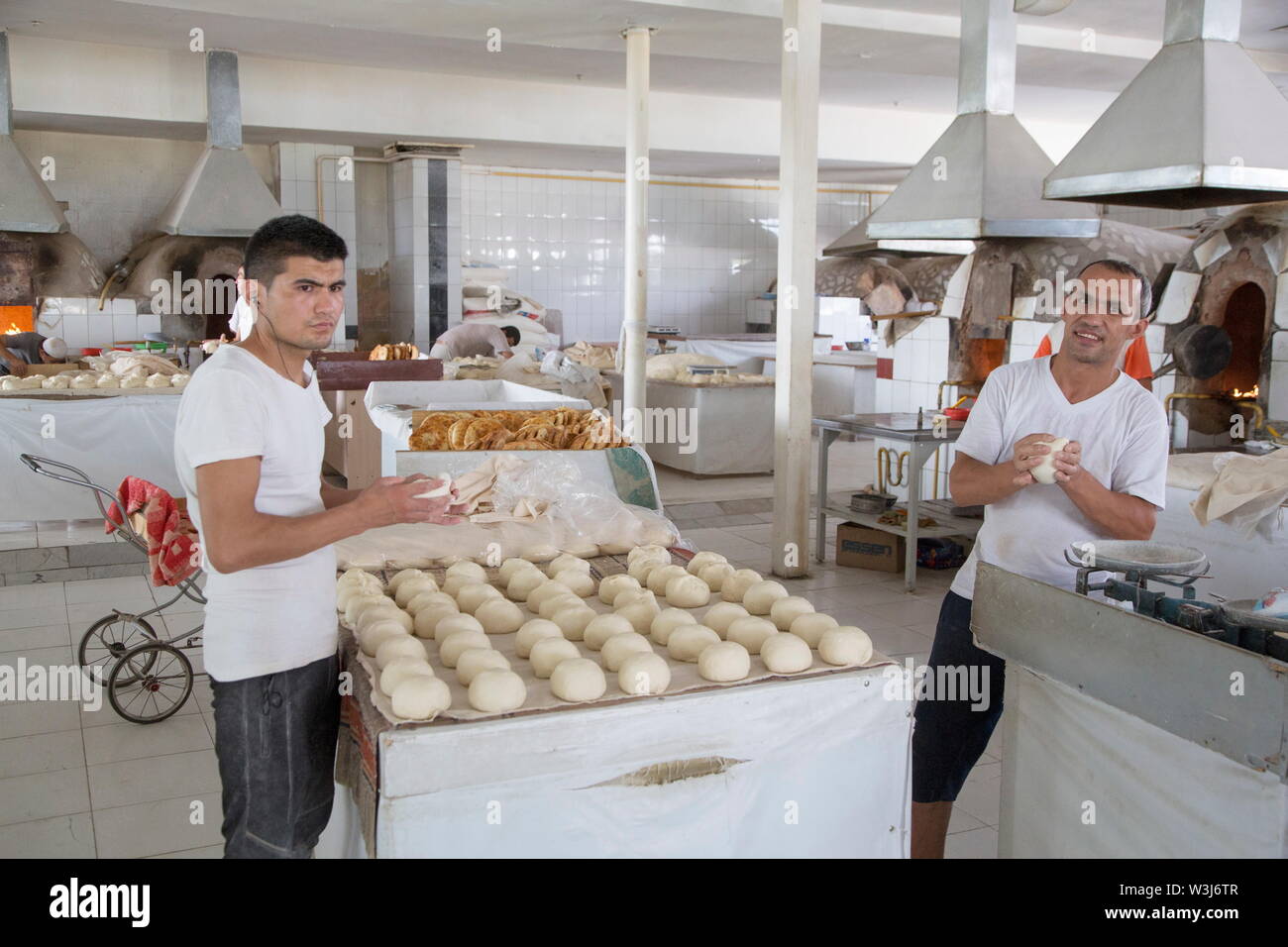 Tashkent bread chorsu hi-res stock photography and images - Alamy