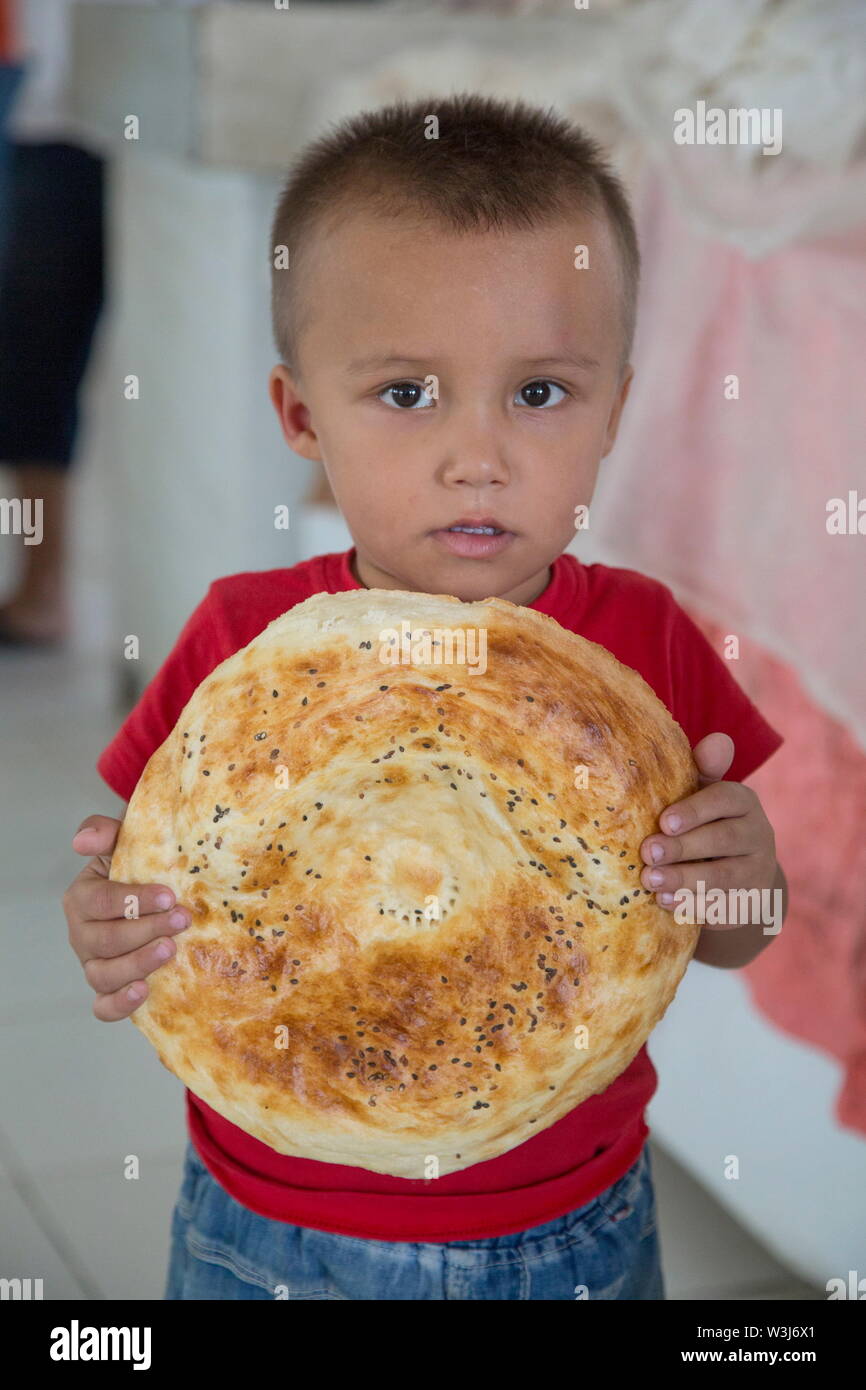 Uzbek bread hi-res stock photography and images - Alamy