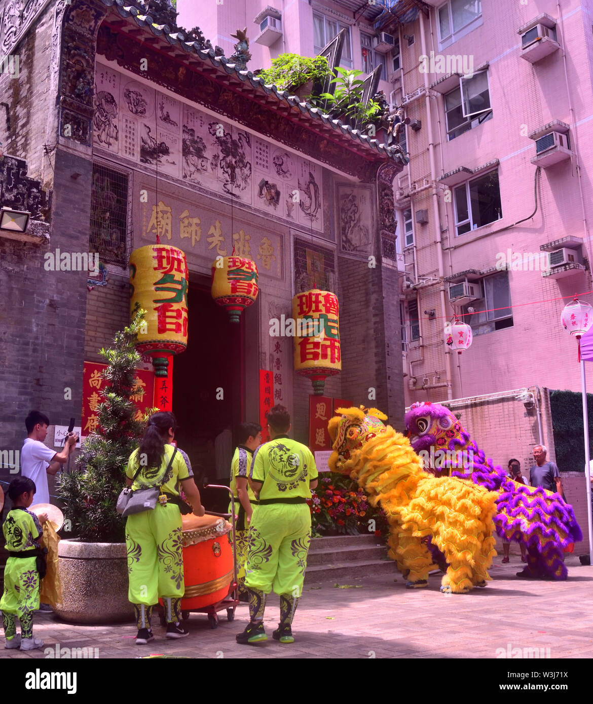 Lion dance in front of Master Lo Pan Temple to pay tribute to the ...