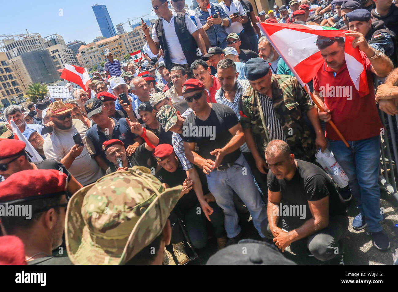 Prosthetics army hi-res stock photography and images - Alamy