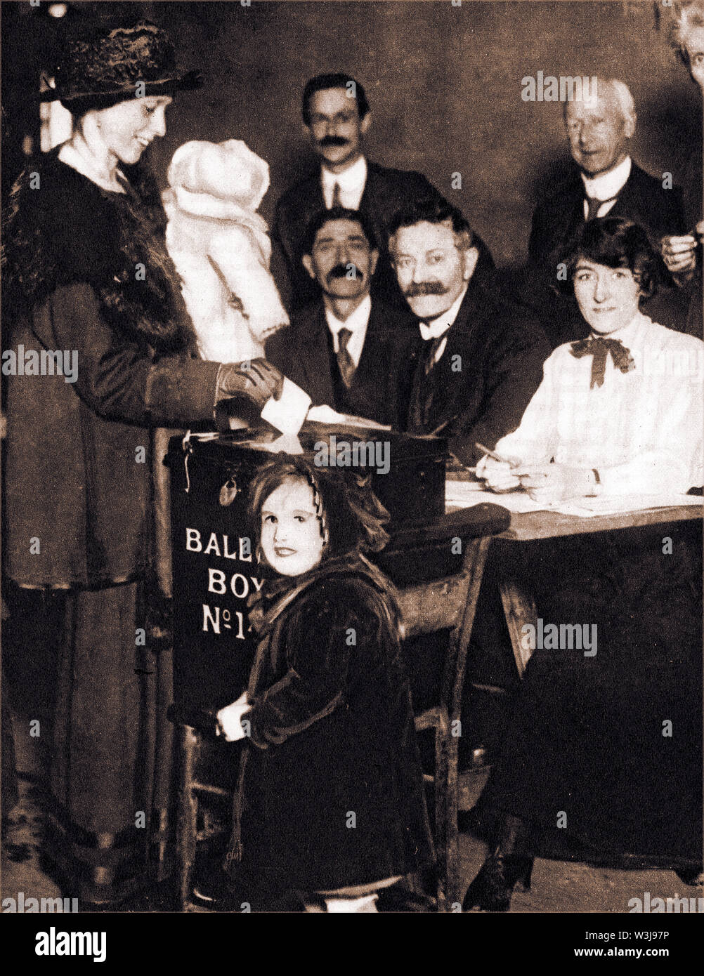 Female vote 1918 hi-res stock photography and images - Alamy