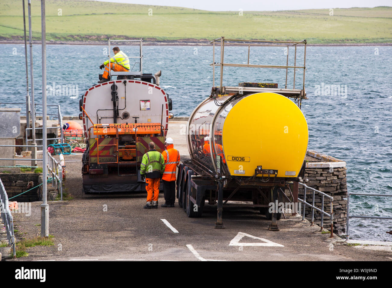 Bitumen tanker hi-res stock photography and images - Alamy