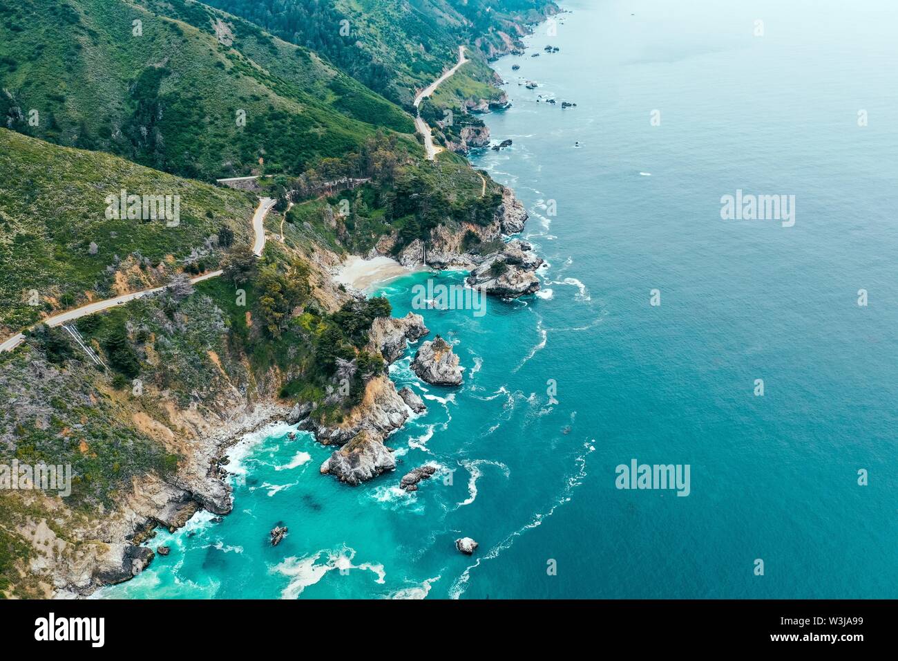 Aerial shot of the beautiful shoreline of the sea with rocks and ...
