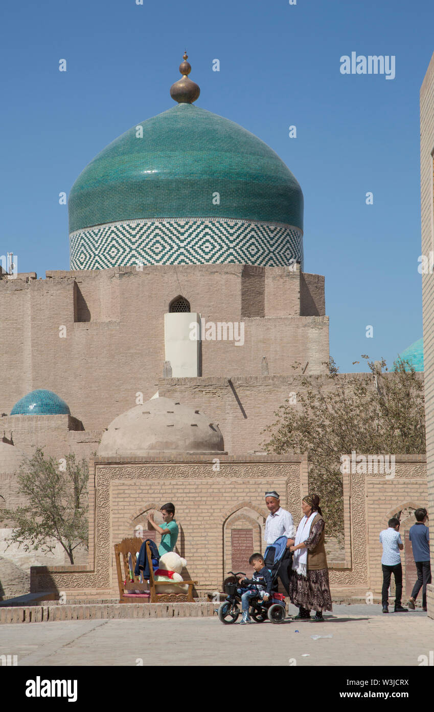 Uzbek houses hi-res stock photography and images - Alamy