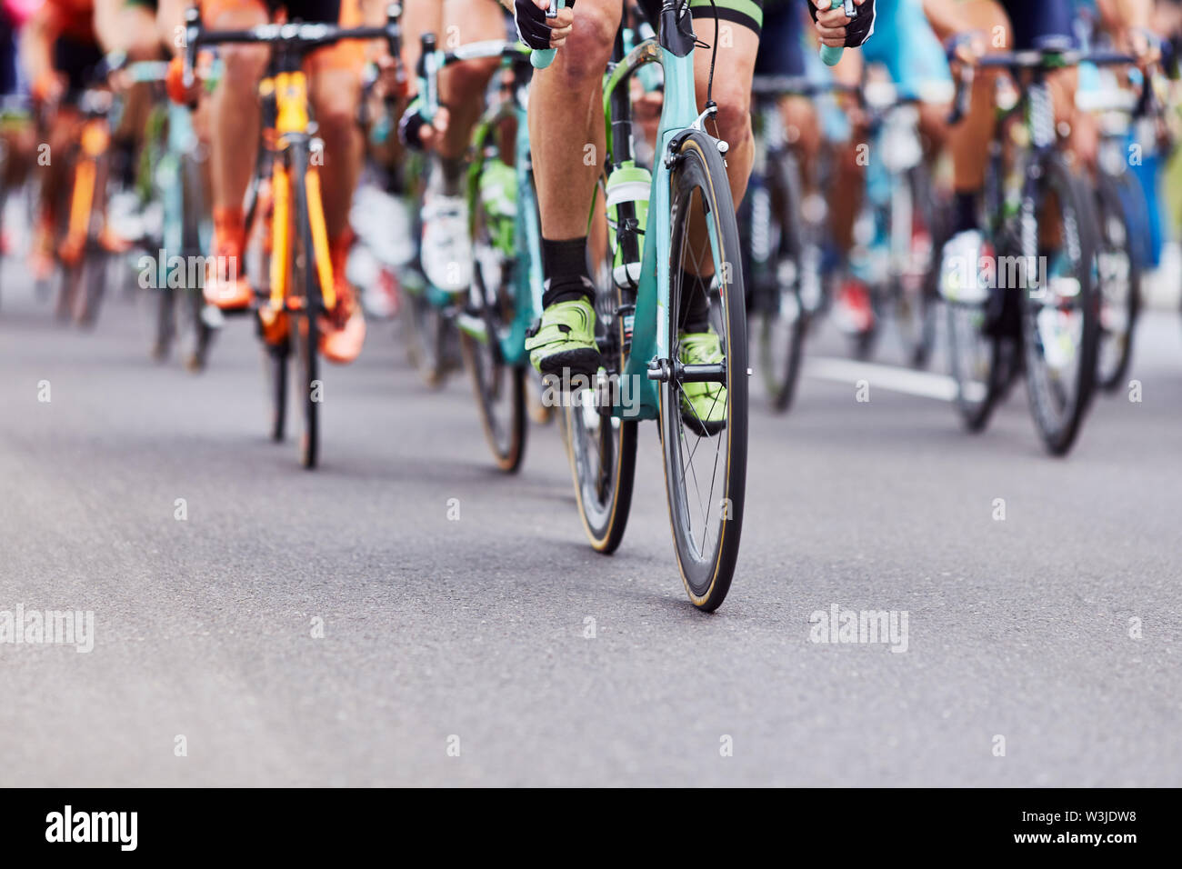 Professional men cyclists hi-res stock photography and images - Alamy