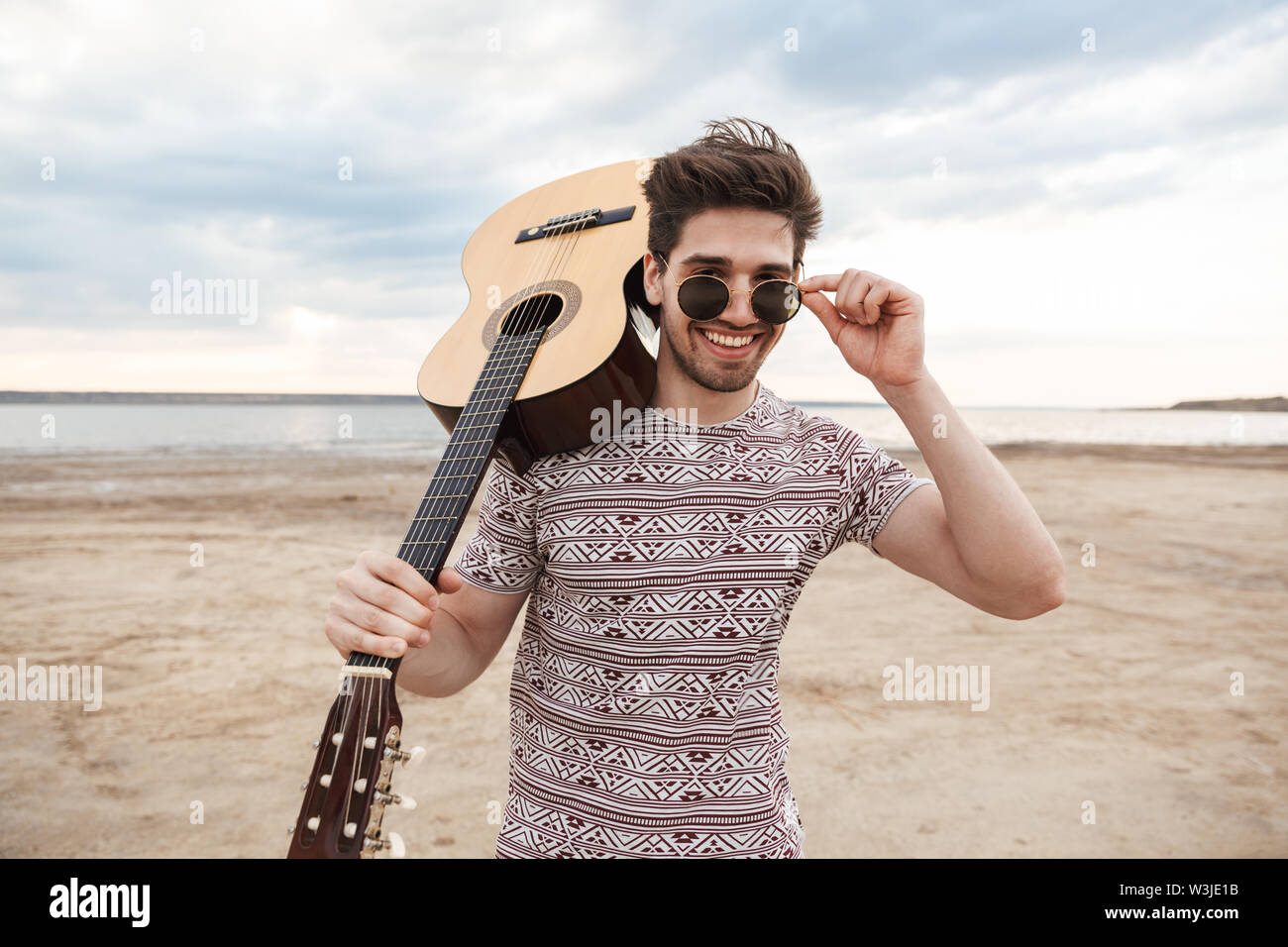 Man carrying guitar hi-res stock photography and images - Alamy