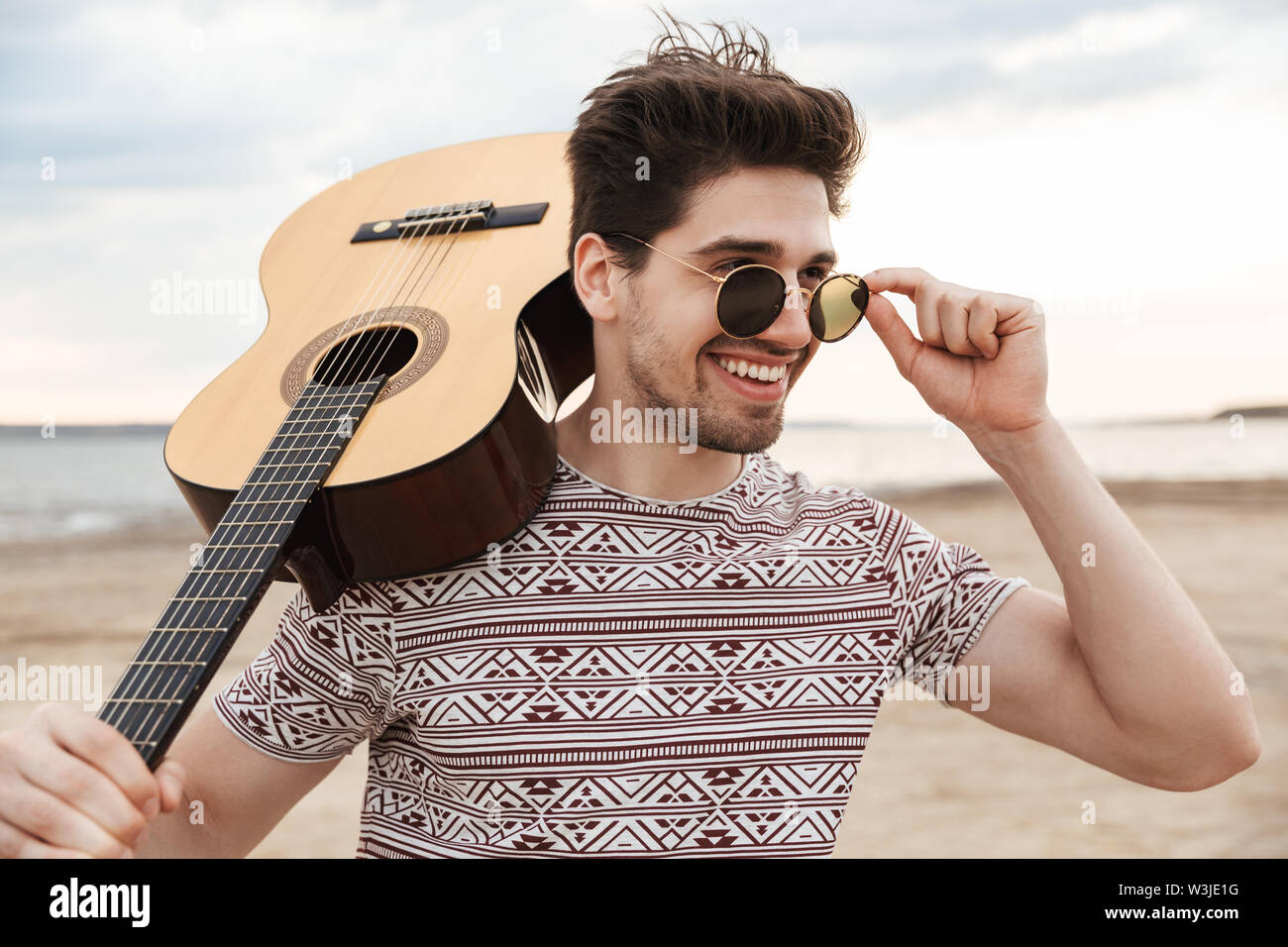 Man carrying guitar hi-res stock photography and images - Alamy