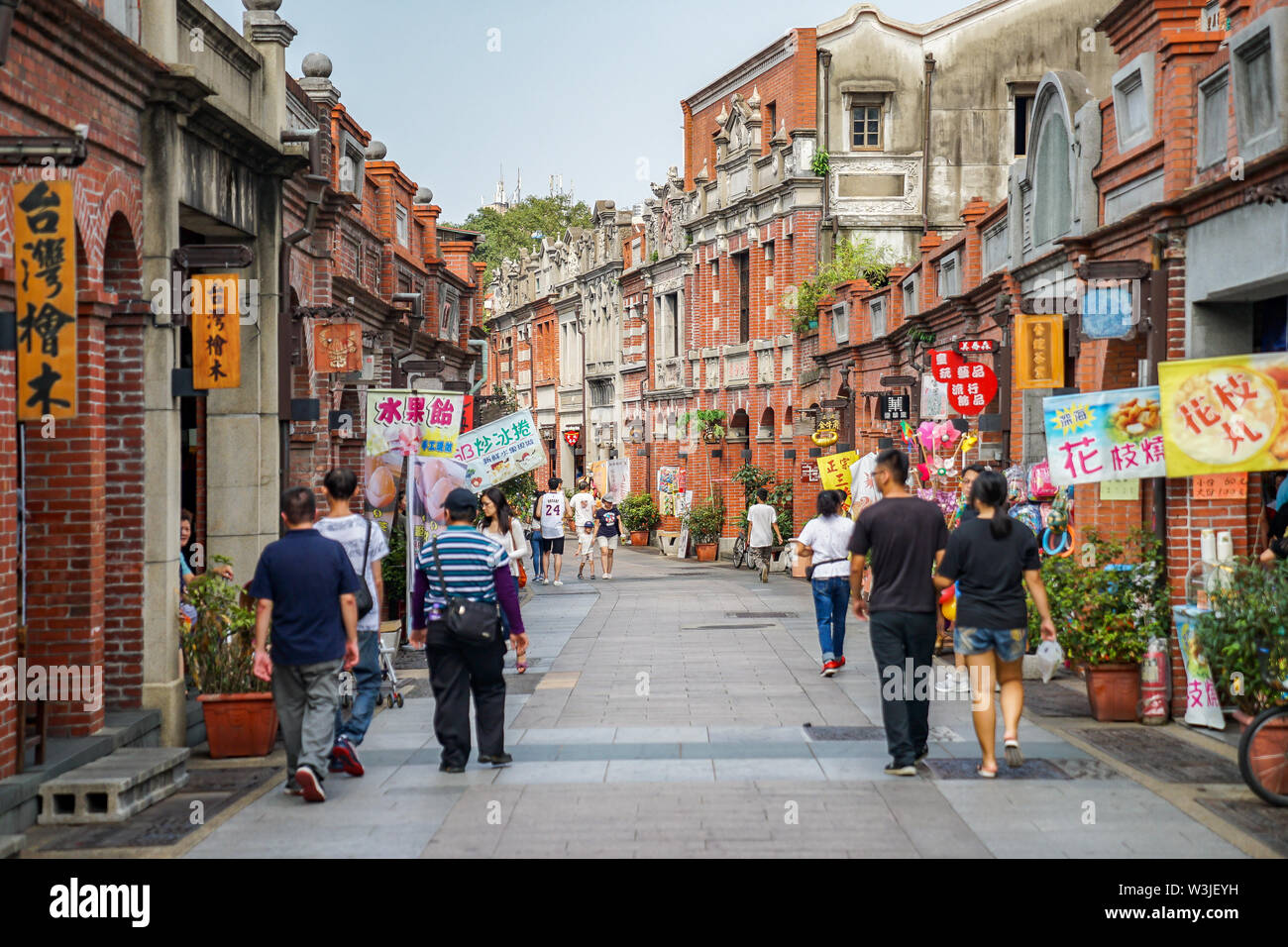 Taipei, TAIWAN - 1 Oct, 2017: Local Taiwanese people & tourists were ...