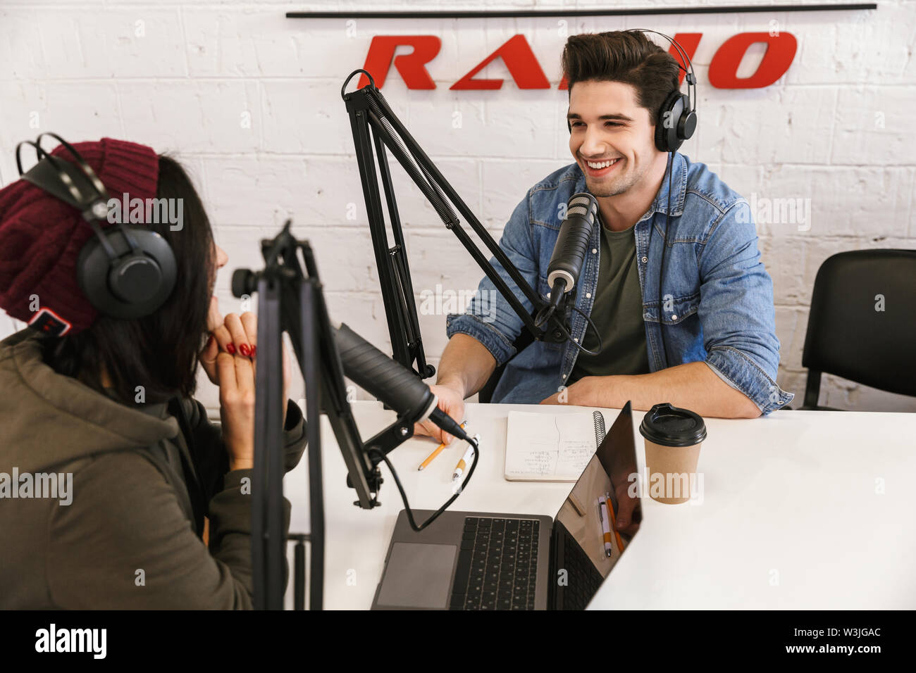 Radio dj interview man hi-res stock photography and images - Alamy