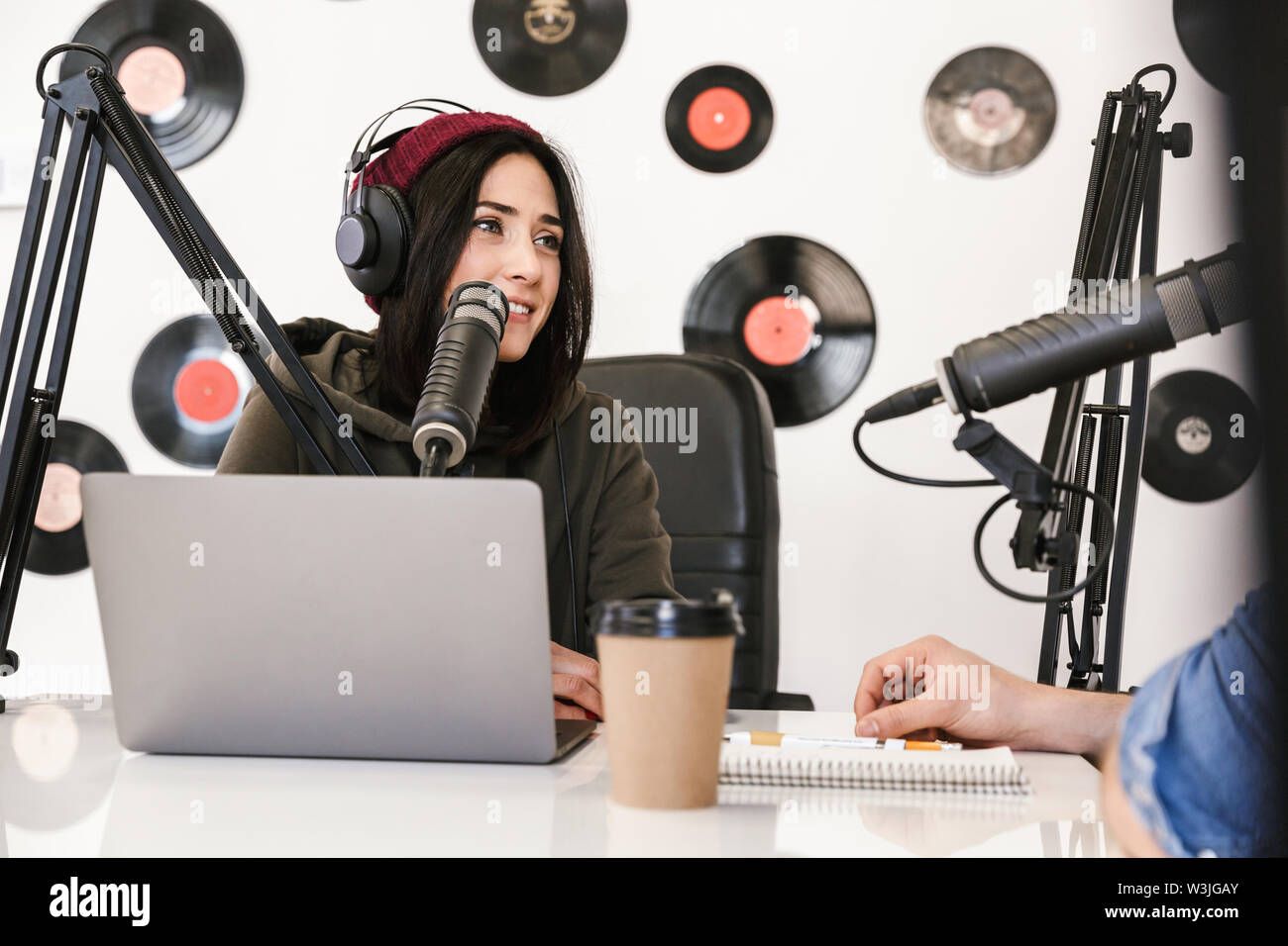 Female podcast hosts hi-res stock photography and images - Alamy