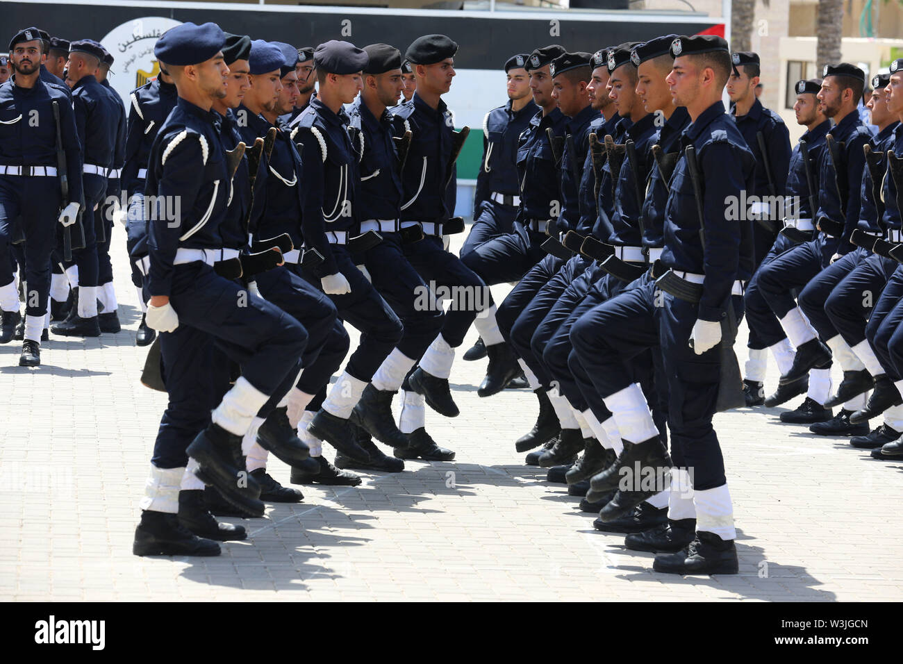 Graduation rifles ceremony hi-res stock photography and images - Alamy