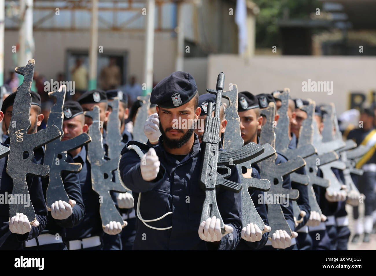 Graduation rifles ceremony hi-res stock photography and images - Alamy