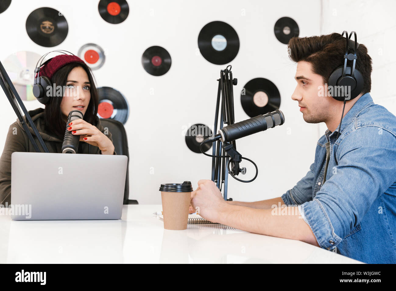 Radio hosts hi-res stock photography and images - Alamy