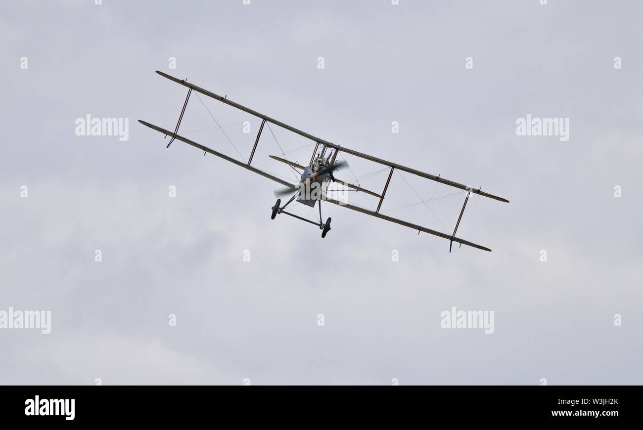 Airco DH.9 / de Havilland DH.9 the world's first strategic bomber restored by the Historic ...