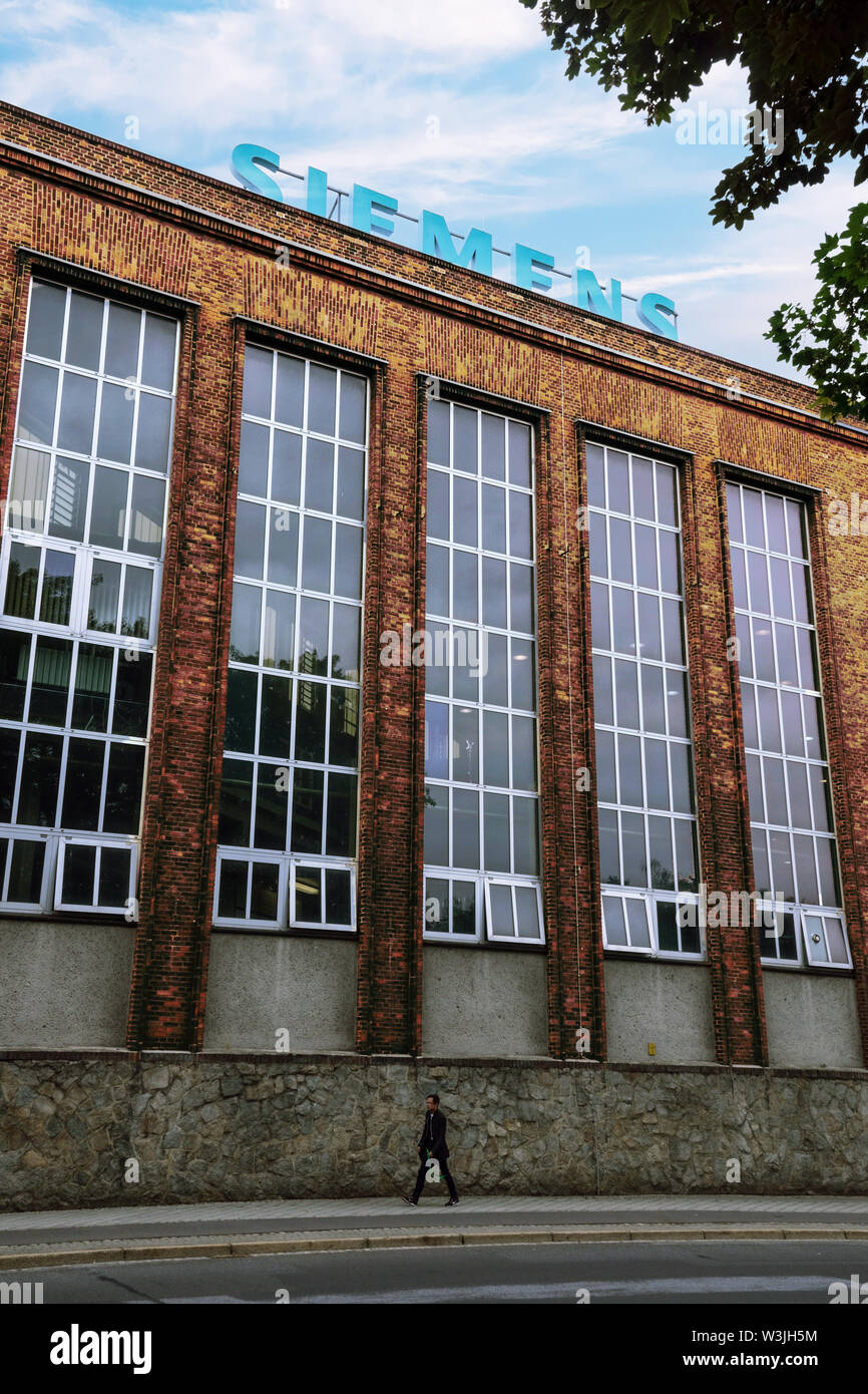 Factory building hi-res stock photography and images - Alamy