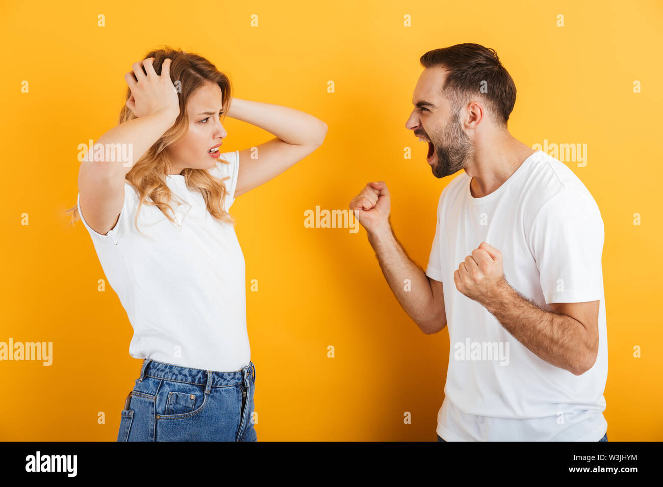Couple screaming each other hi-res stock photography and images - Alamy
