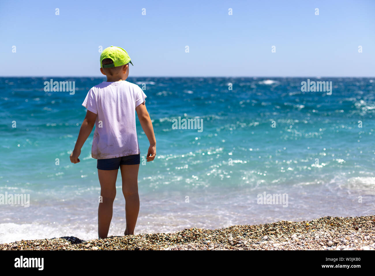 Boy on the shore hi-res stock photography and images - Alamy