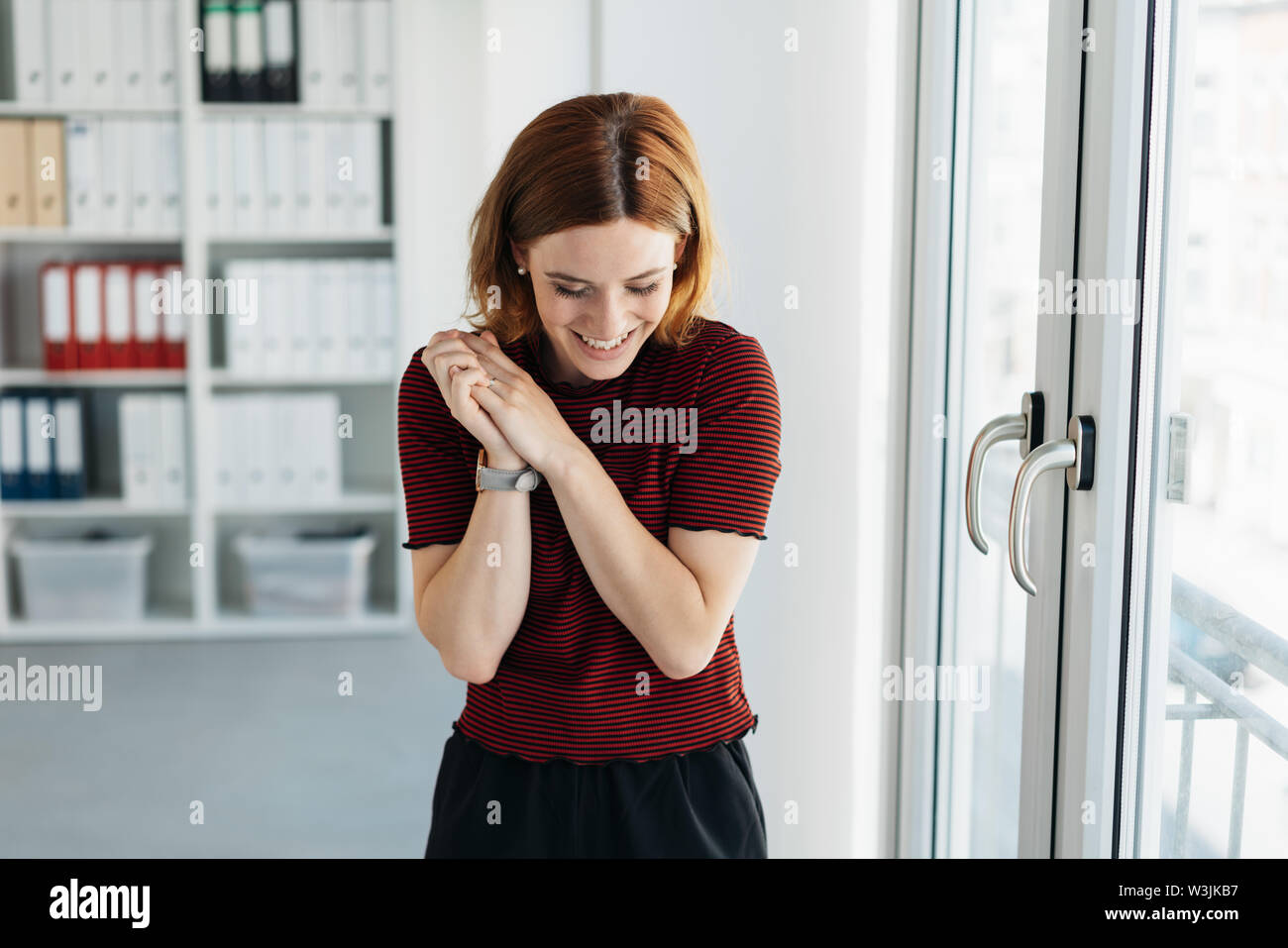 Women clasping hands hi-res stock photography and images - Alamy