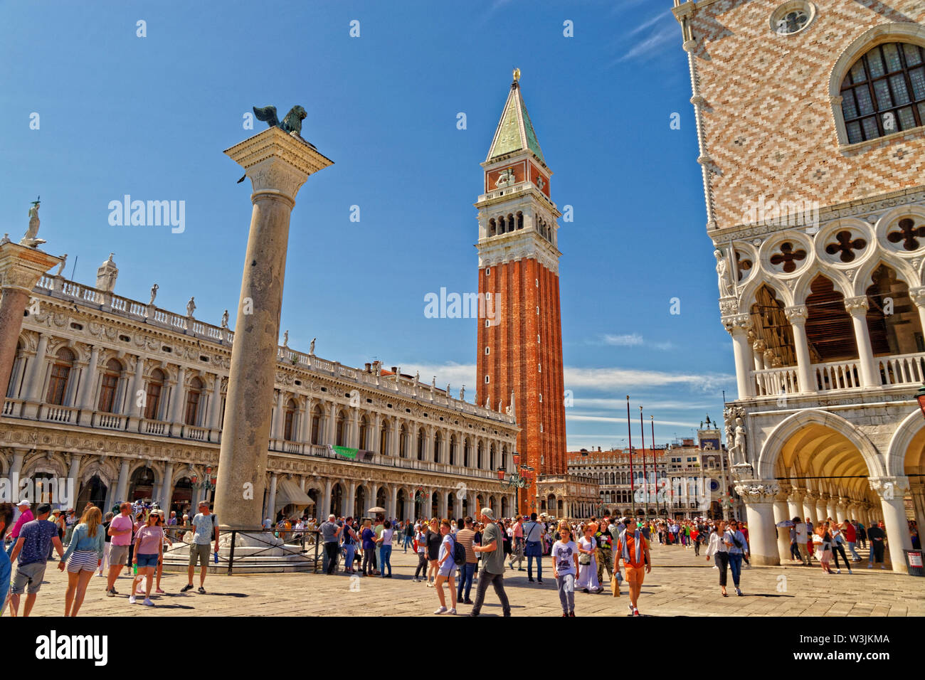 Central square of venice hi-res stock photography and images - Alamy
