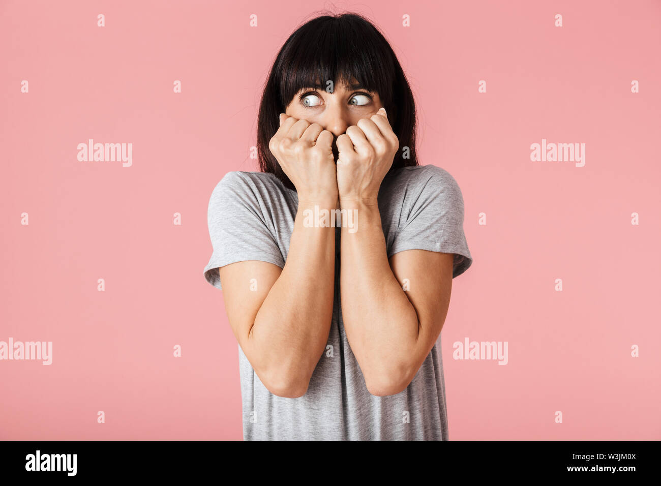 Image of a beautiful amazing scared shocked woman posing isolated over ...