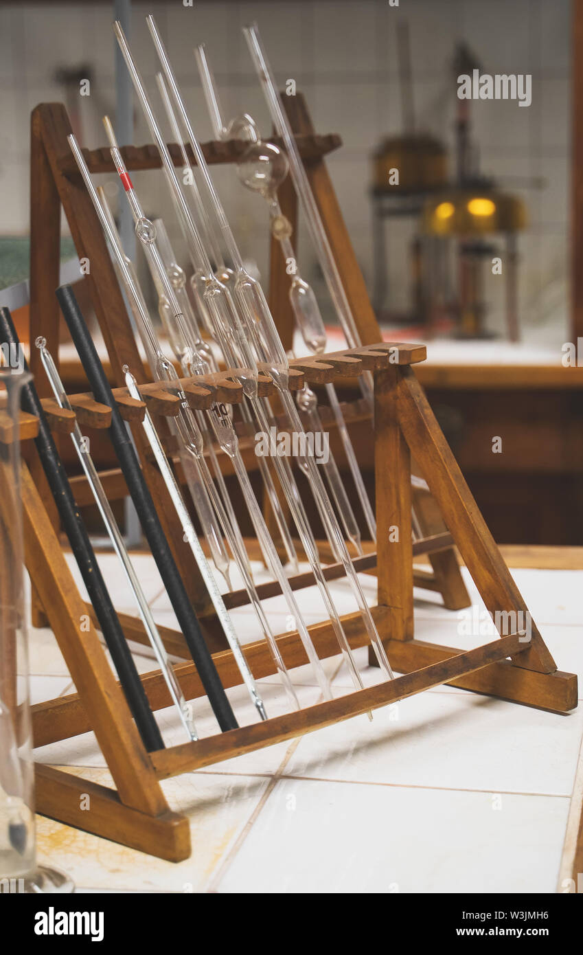 Glass Pipettes High Resolution Stock Photography and Images - Alamy