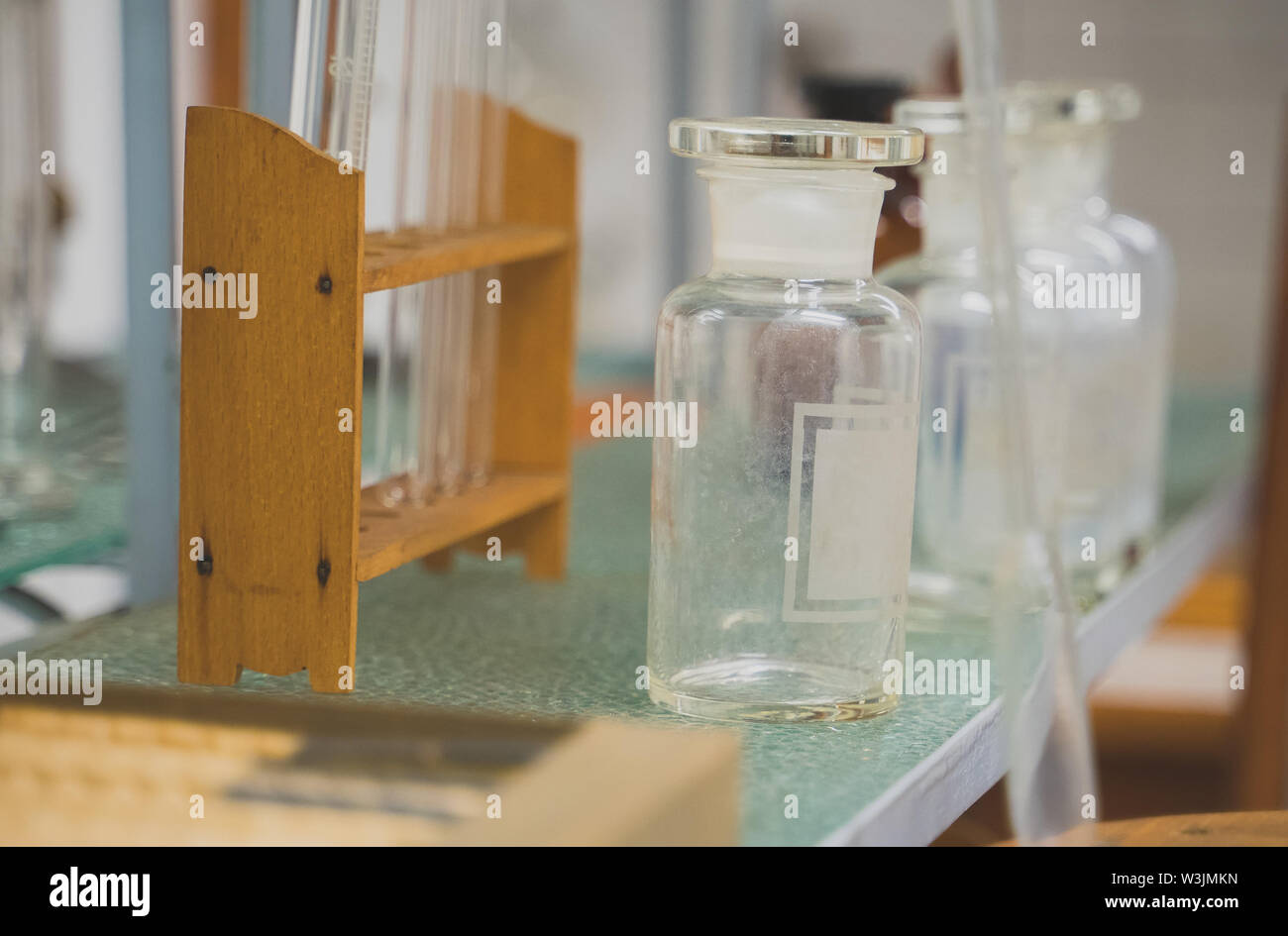 Chemical laboratory retro flasks hi-res stock photography and images ...