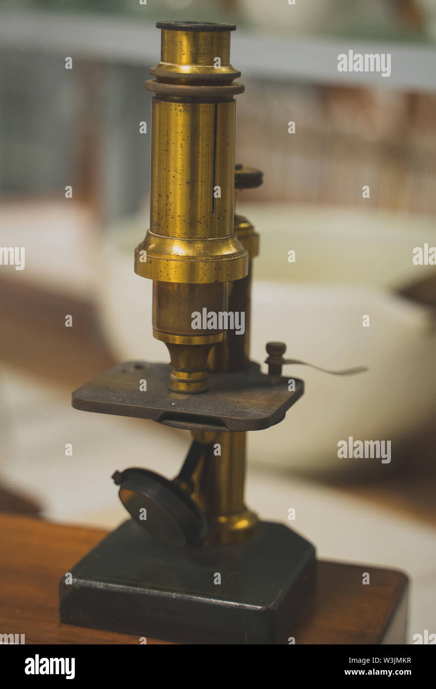 Antique brass microscope hi-res stock photography and images - Alamy