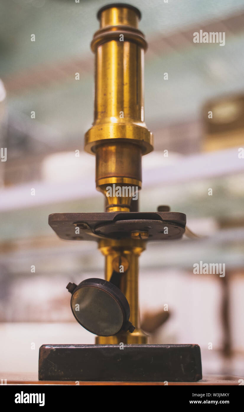 Antique brass microscope hi-res stock photography and images - Alamy