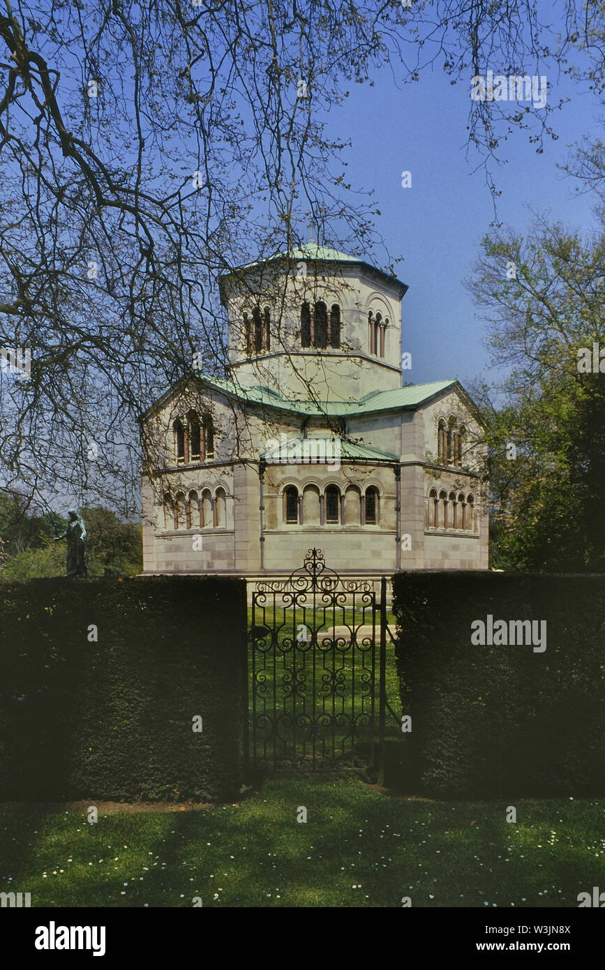 Frogmore mausoleum hi-res stock photography and images - Alamy