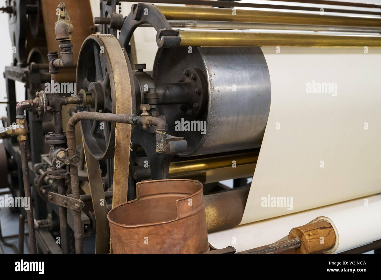 Ironing and finishing machine hi-res stock photography and images - Alamy