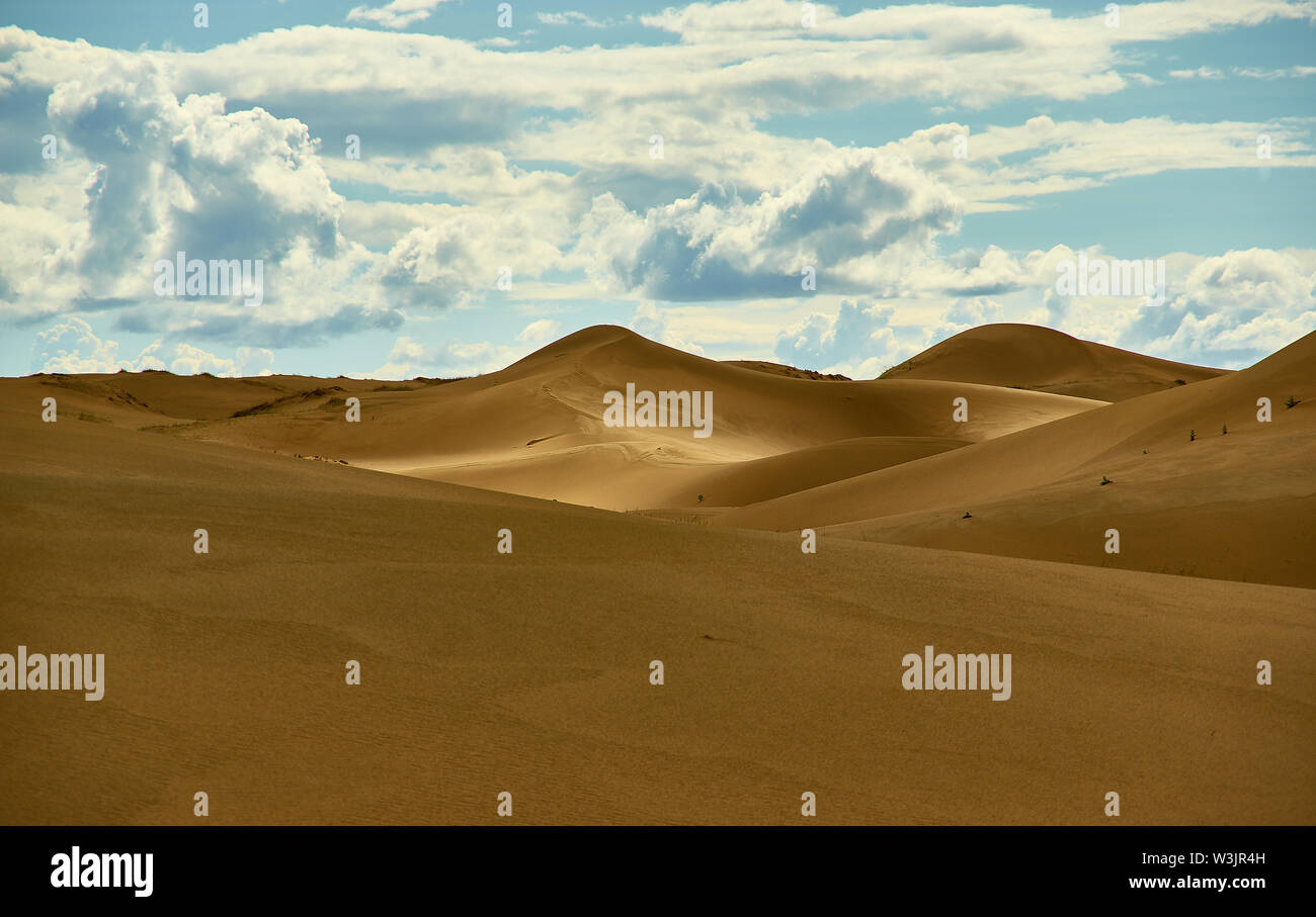 Mongolia. Sands Mongol Els, sandy dune desert, bright sunny day Stock ...