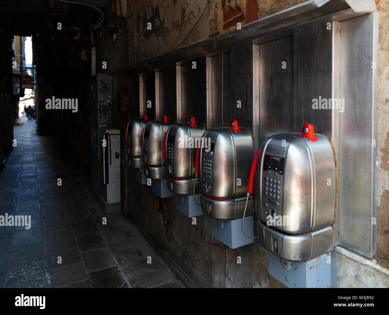 Wall mounted pay phone hi-res stock photography and images - Alamy