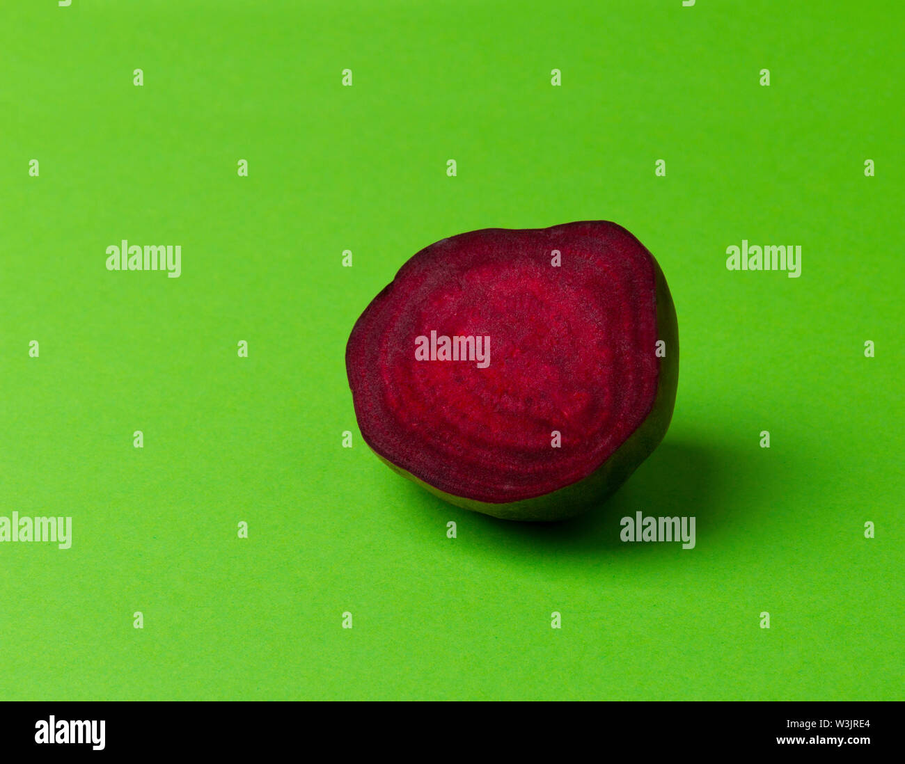 Fresh organic beetroot slice on green background. Overhead view, copy ...
