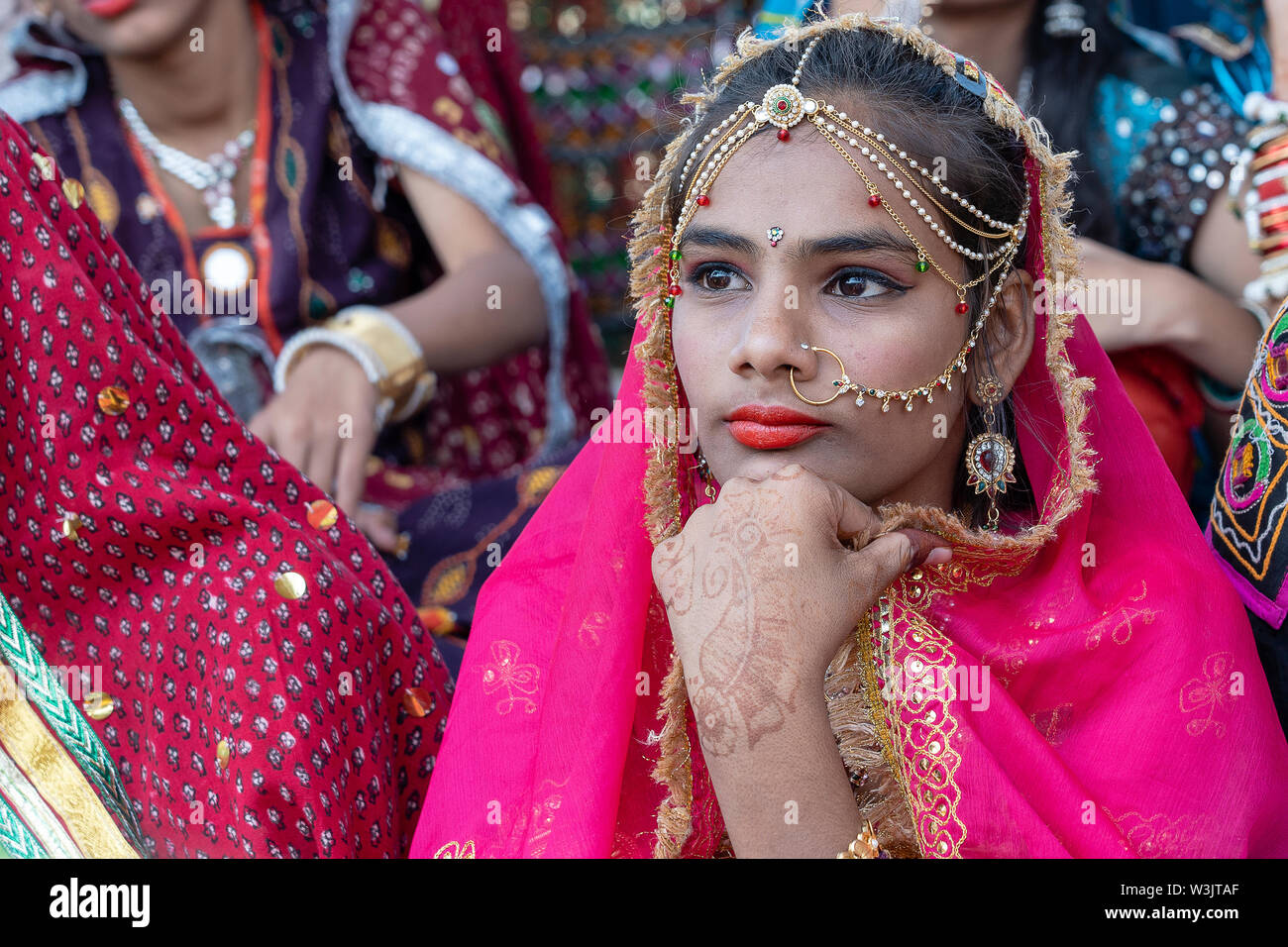 Dance in desert rajasthan hi-res stock photography and images - Alamy