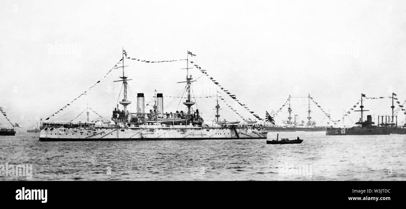 Royal navy ships hi-res stock photography and images - Alamy