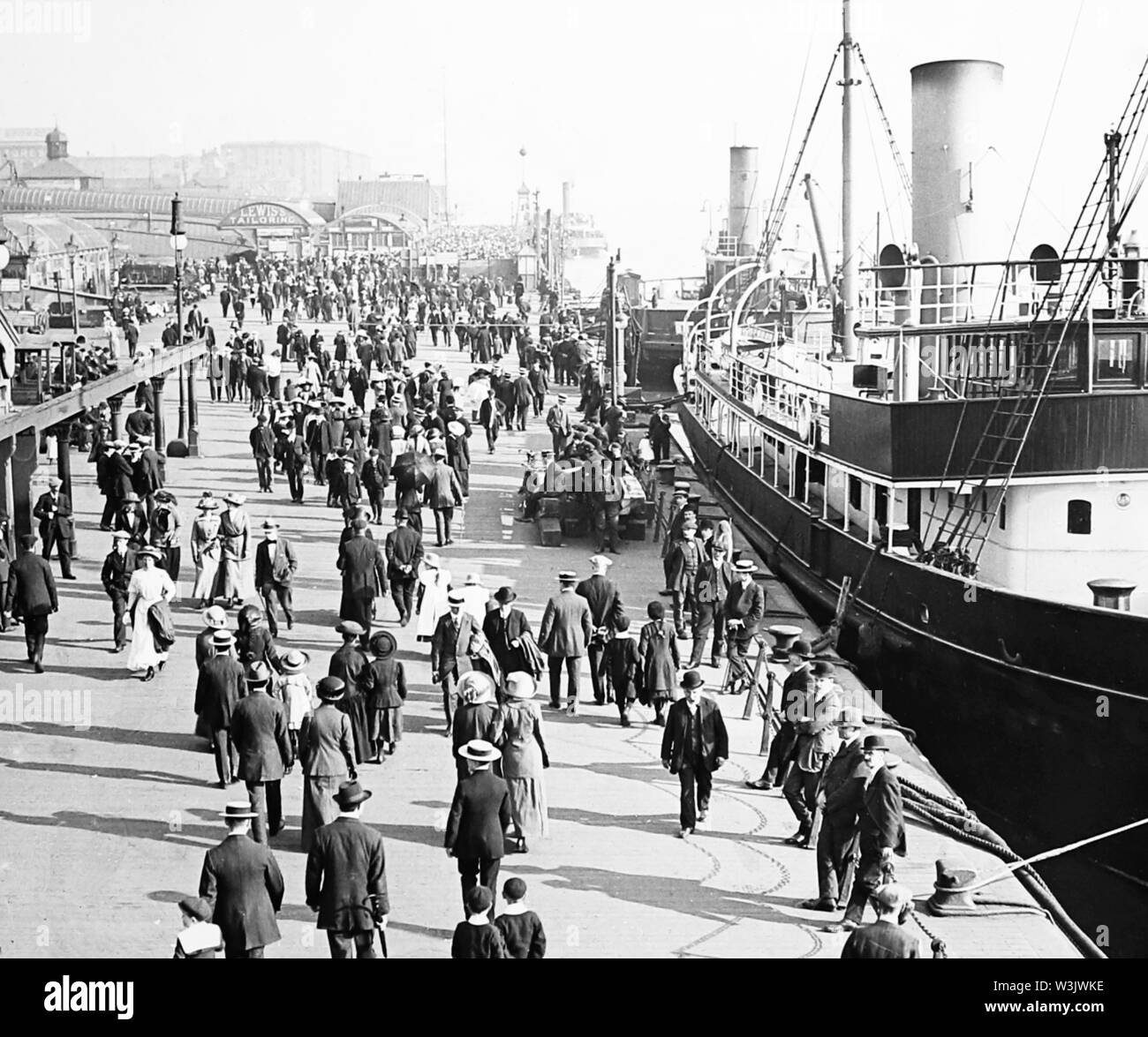 Liverpool landing stage Stock Photo - Alamy