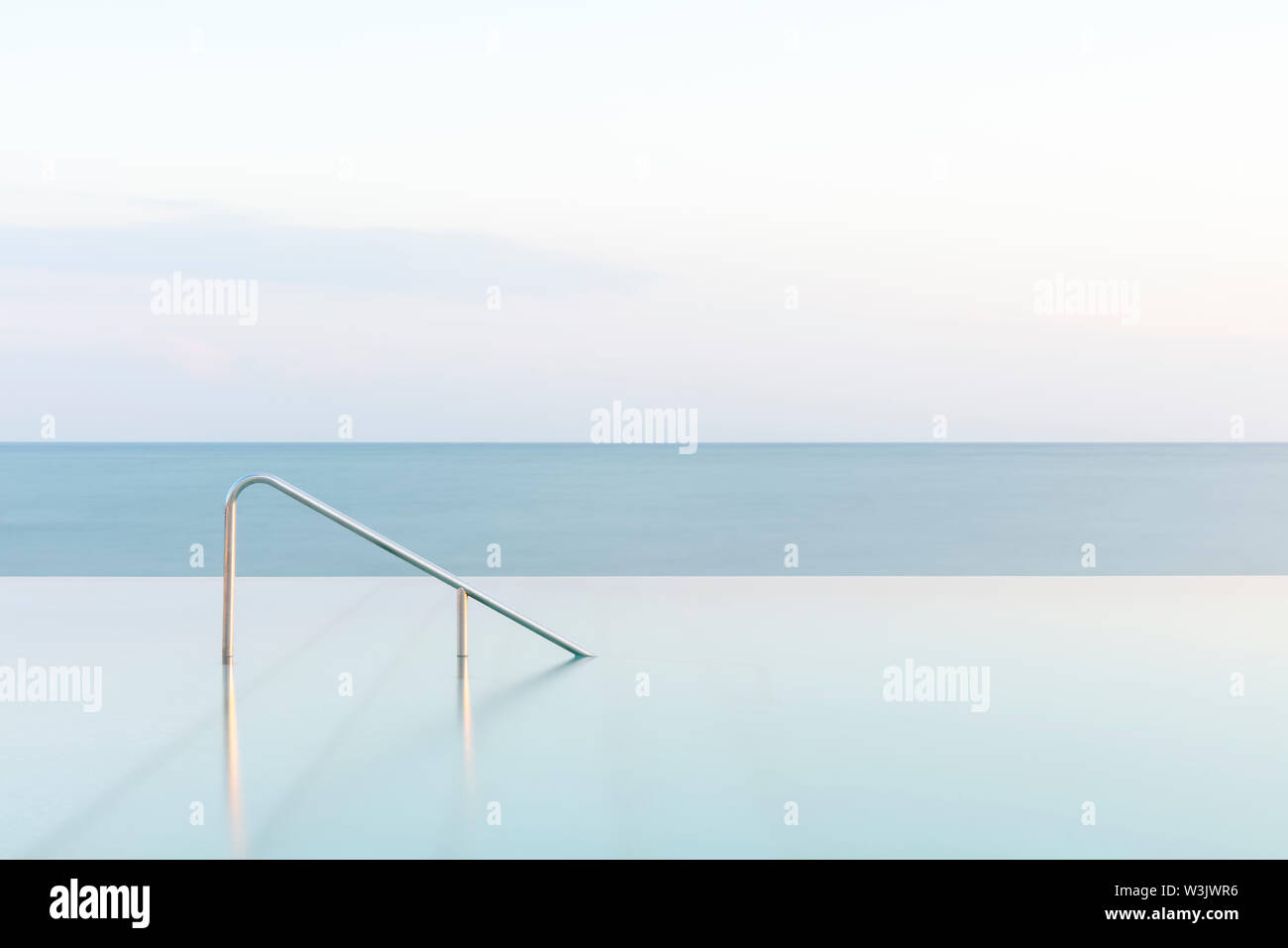 Travel infinity pool hi-res stock photography and images - Alamy