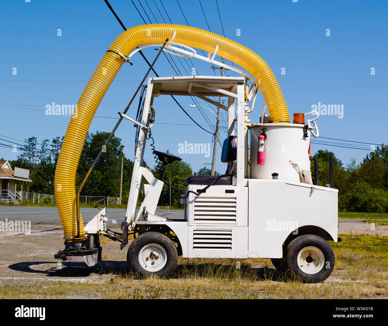 Green machine street cleaner hi-res stock photography and images - Alamy