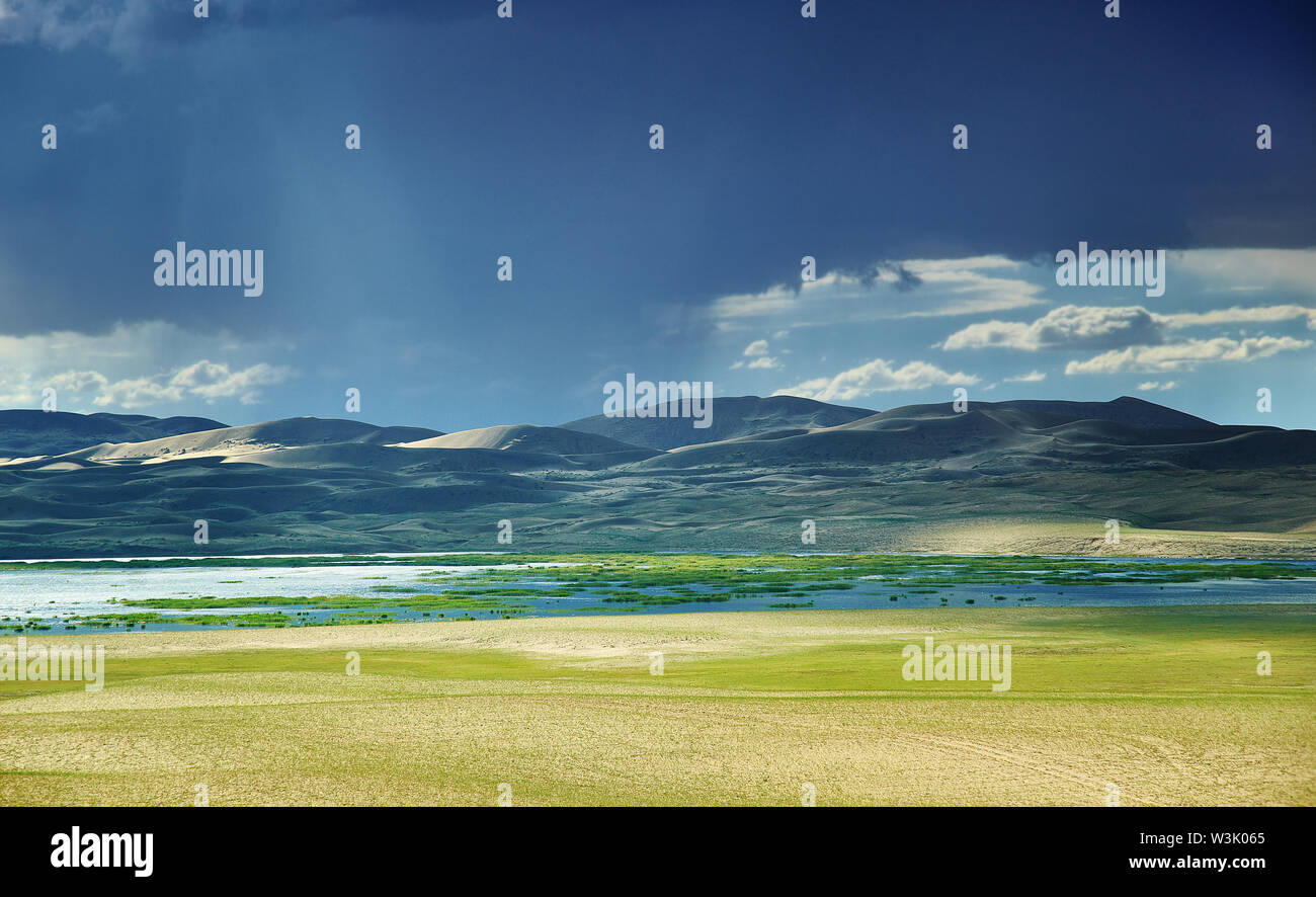 Khongor els sand dunes hi-res stock photography and images - Alamy