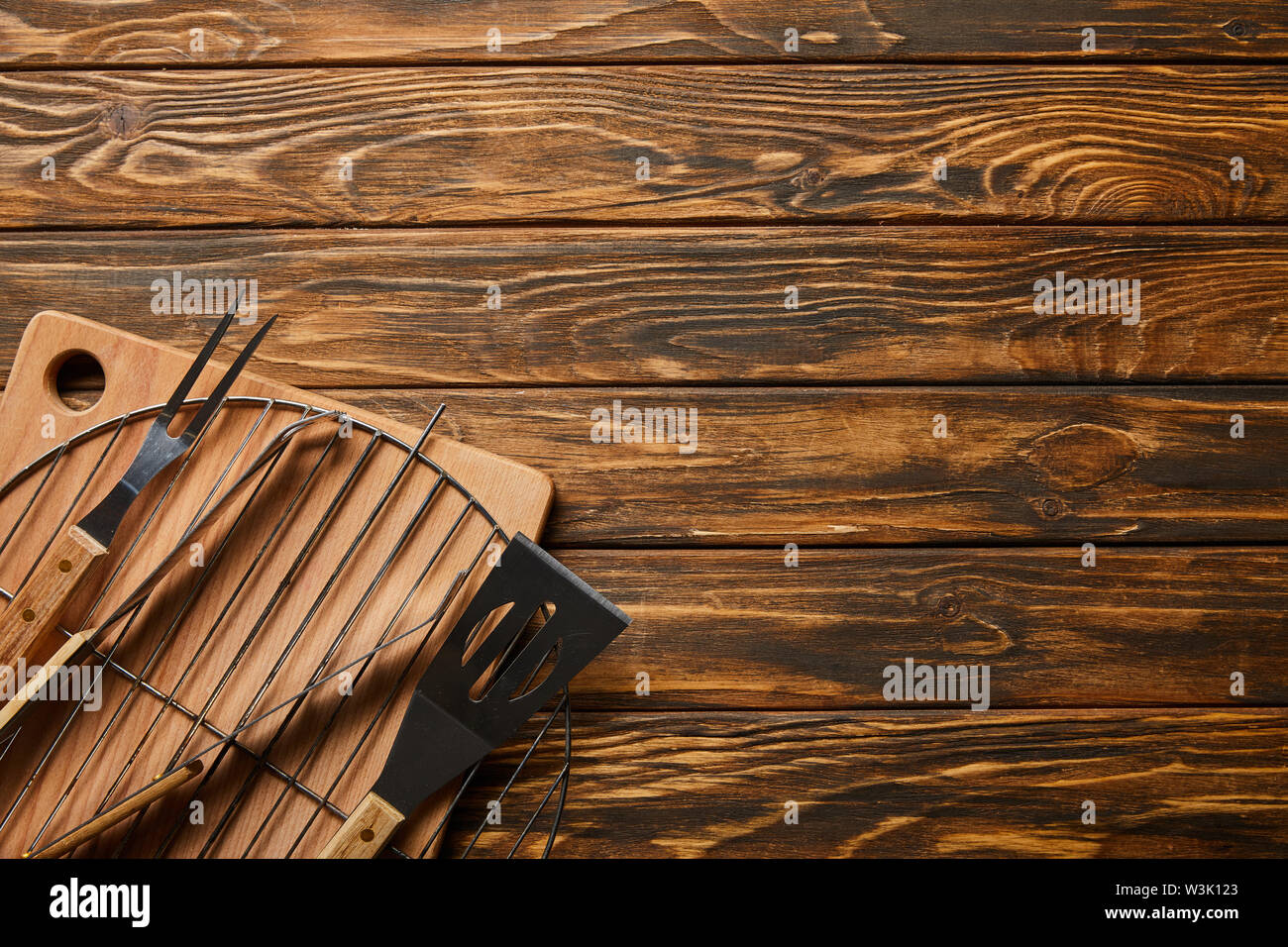 top view of barbecue cooking utensils on wooden table Stock Photo - Alamy
